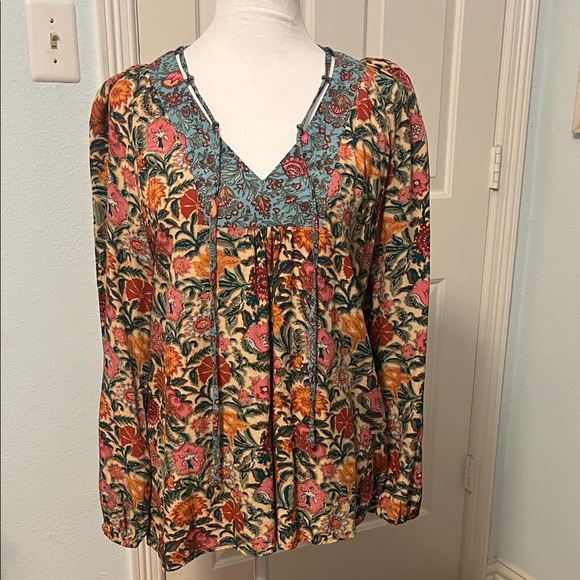 NATURAL LIFE | Tops | Natural Life Floral Blouse With Blue And Red Hues ...
